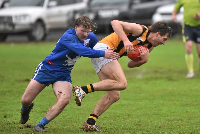 First quarter blitz seals win for Mundulla | The Penola Pennant